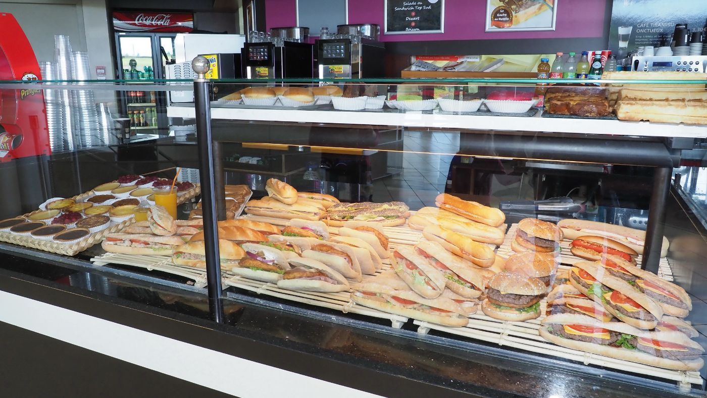 Restaurant Léonie - Bistro & Grillades - MovenFlight